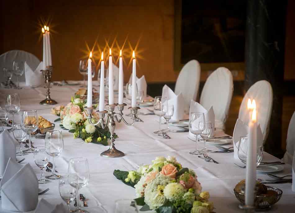 Invitados a la mesa ¿Quién preside?